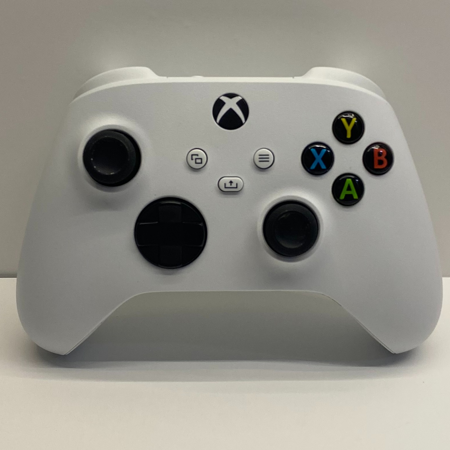 Pre-owned Microsoft Xbox Wireless Controller in White - Own4Less